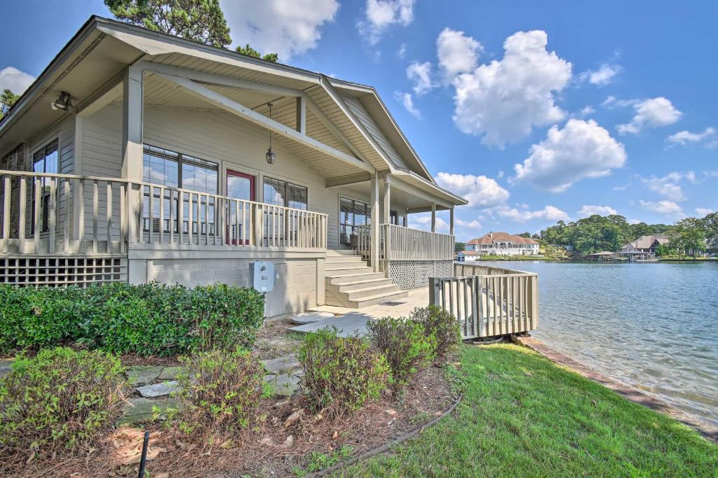 Porch and Deck Waterfront Lake Hamilton Home!, Hot Springs (updated ...