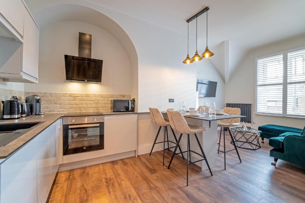 Watergate Penthouse - NEW 2 bed luxury apartment in City Centre ...