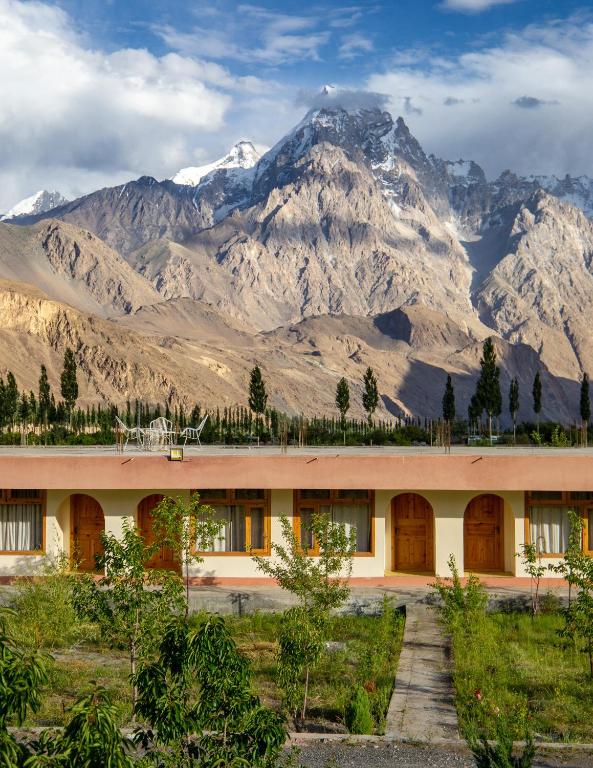 Roomy Khawna, Sost Hunza, Gircha (updated prices 2026)