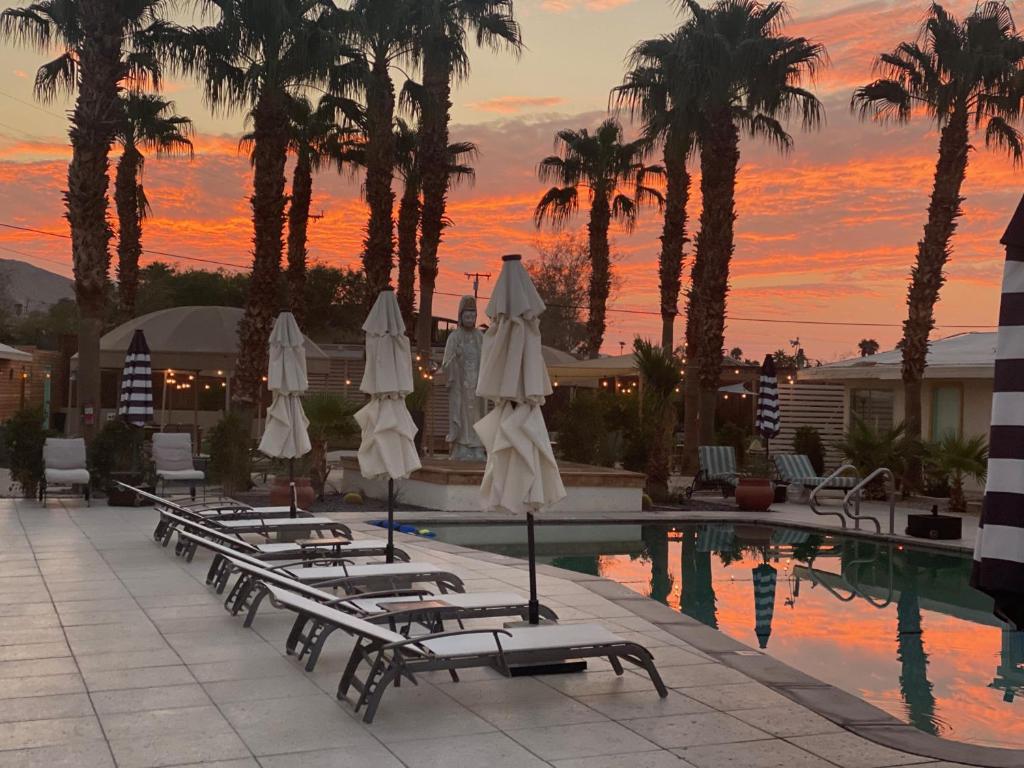 Desert Hot Springs Resort Adult