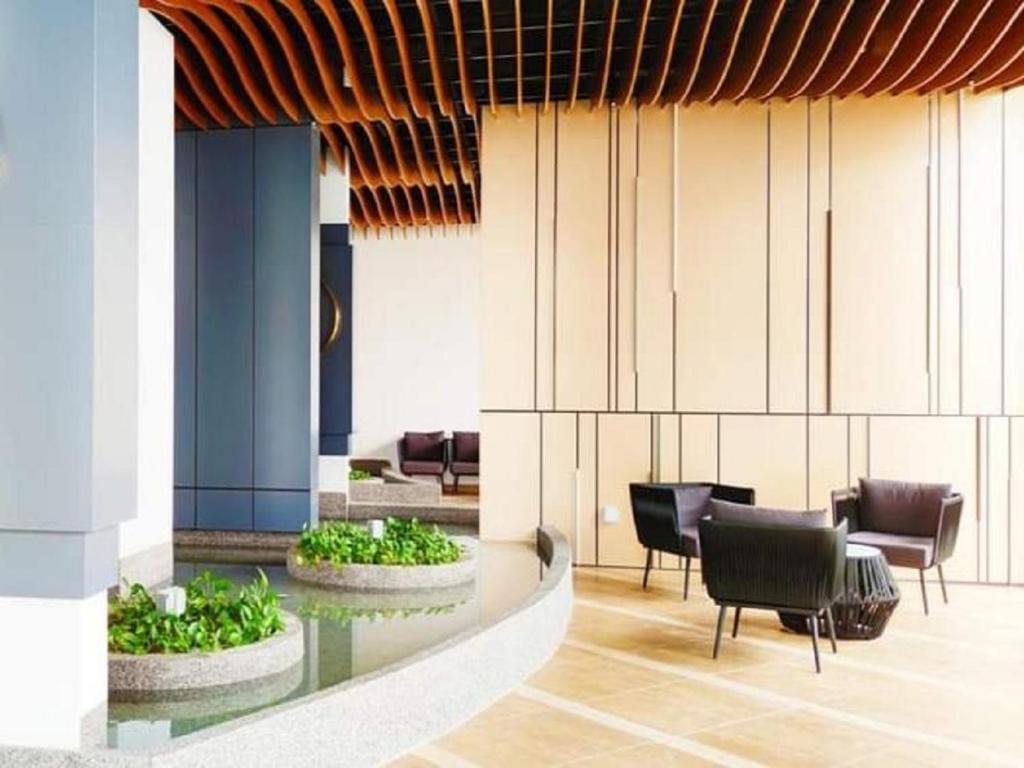 Zulanie Suite Troika Residence, SPACIOUS AND COZY WITH POOL, Free Wifi ...