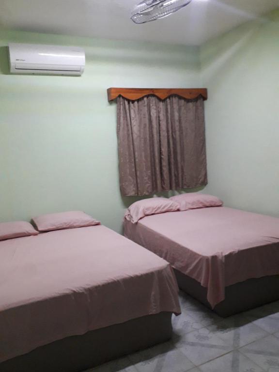 CASA CON TODO LOS SERVICIOS Y 2 RECAMARAS CLIMATIZADAS CON 2 CAMAS CADA ...