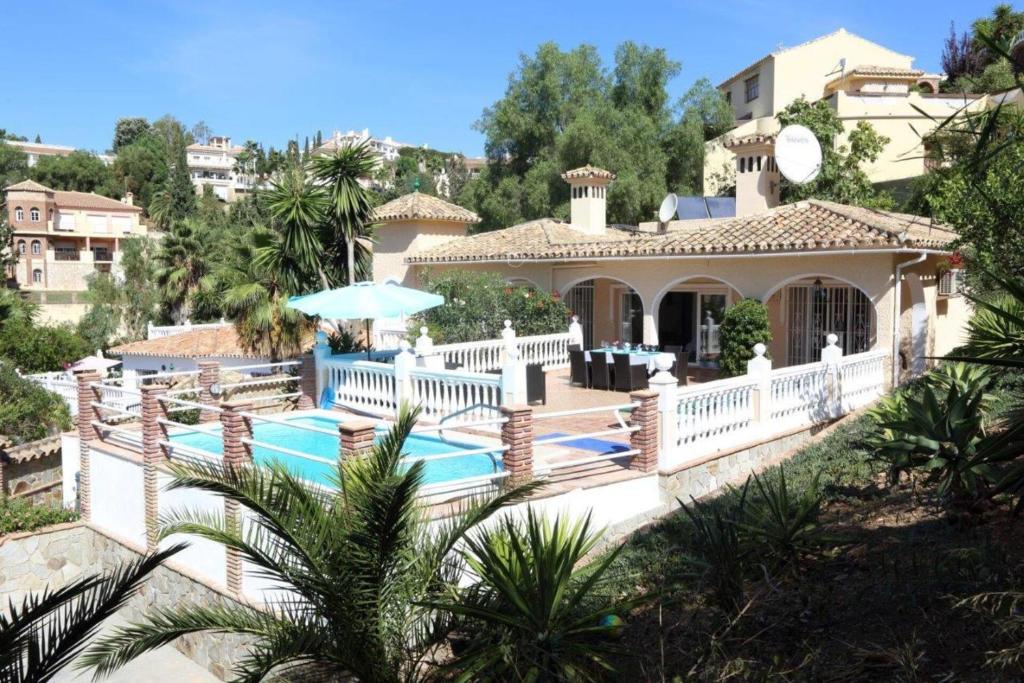 5 Bed Villa-Fuengirola-costa del sol-Pool-AirCon, Málaga (updated ...