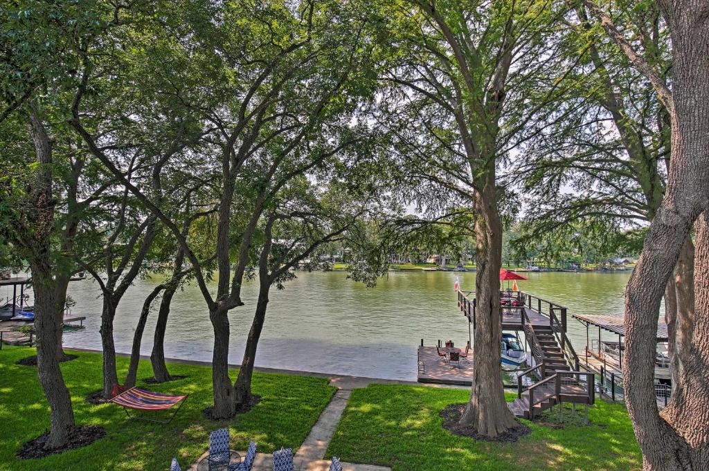 Guadalupe River Retreat with Private Yard, Seguin (updated prices 2025)