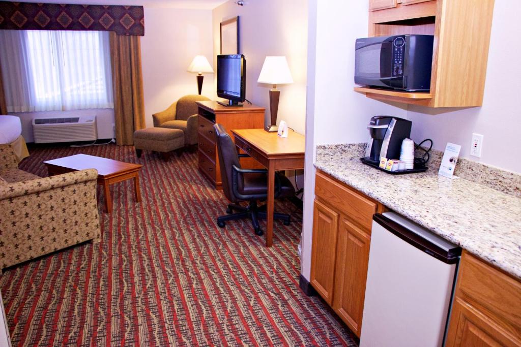 Holiday Inn Express Hotel & Suites Pierre-Fort Pierre by IHG, Fort ...