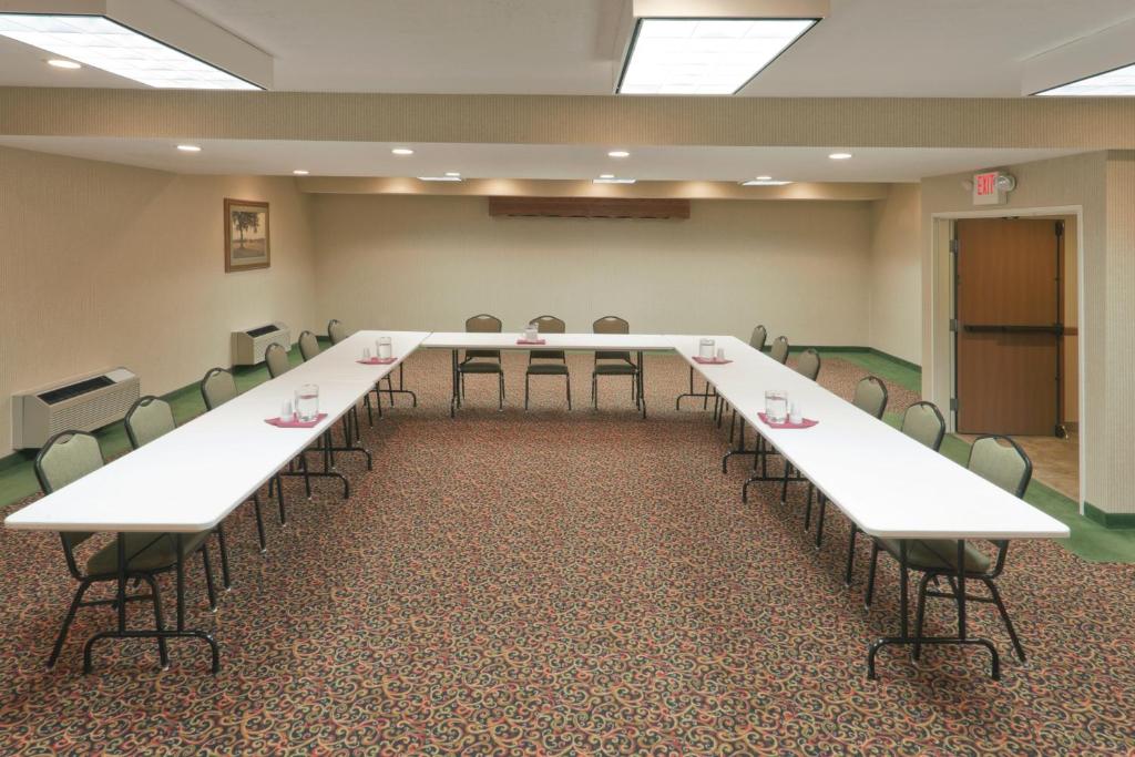 Holiday Inn Express Hotel & Suites Pierre-Fort Pierre by IHG, Fort ...