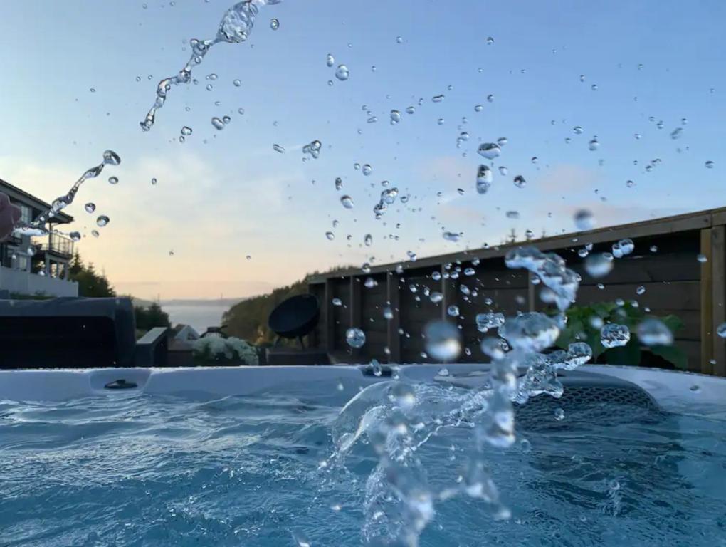 Villa with jacuzzi, Nord Bjørøy (updated prices 2025)