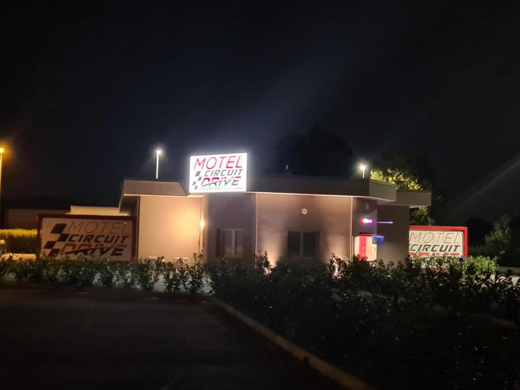 MOTEL CIRCUIT DRIVE, Cingia deʼ Botti (updated prices 2026)