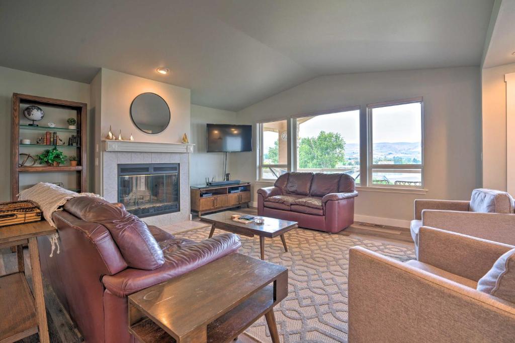 Manson Villa with Hot Tub about 1 Mi to Wineries!, Manson (updated ...