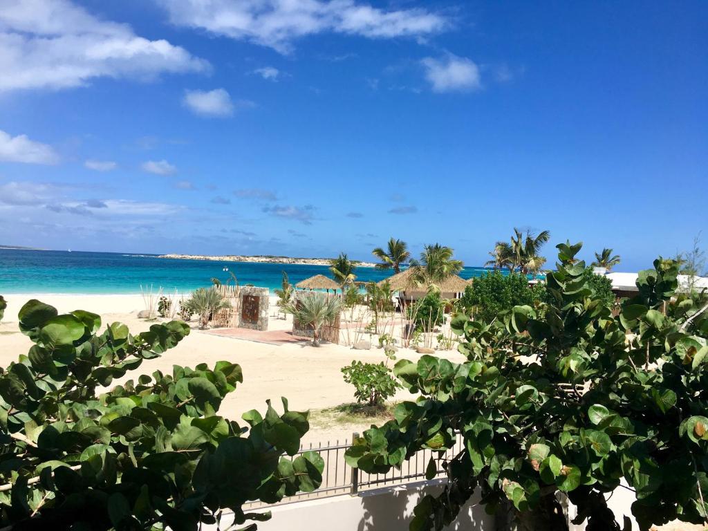 Oceanfront condo in the heart of Orient Bay Resort, Orient Bay (updated ...