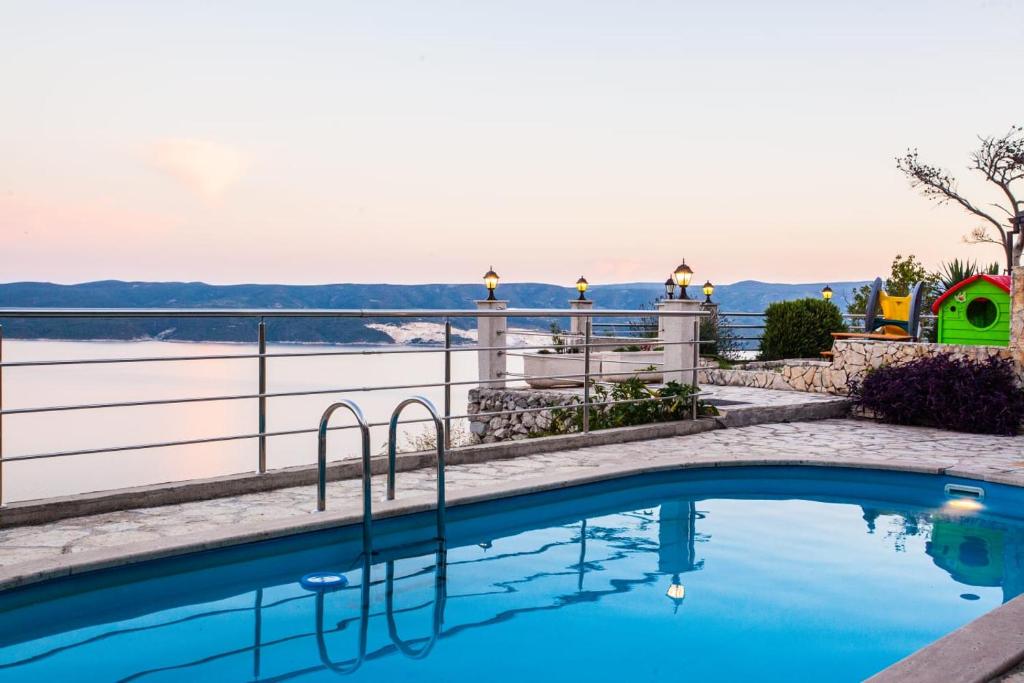 Holiday house Vinka with private swimming pool, Lokva Rogoznica ...