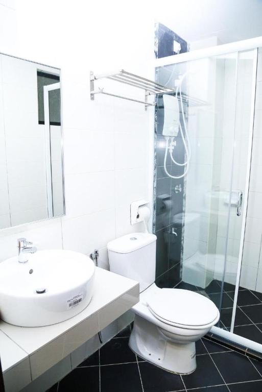 Homestay BAYU LAUT 0136288405 2 bilik marina lumut ada swimming pool ...