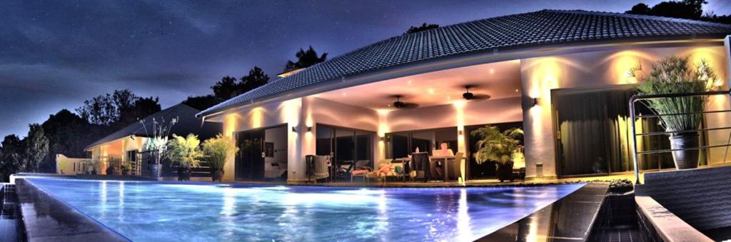 3 Bedrooms Villa At Tambon Mae Nam 500 M Away From The Beach With Sea View Private Pool And Furnished Terrace - Koh Samui