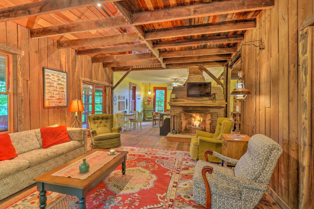 Rustic Cabin in the Woods 2-Acre Fishing Pond!, Burlington (updated ...