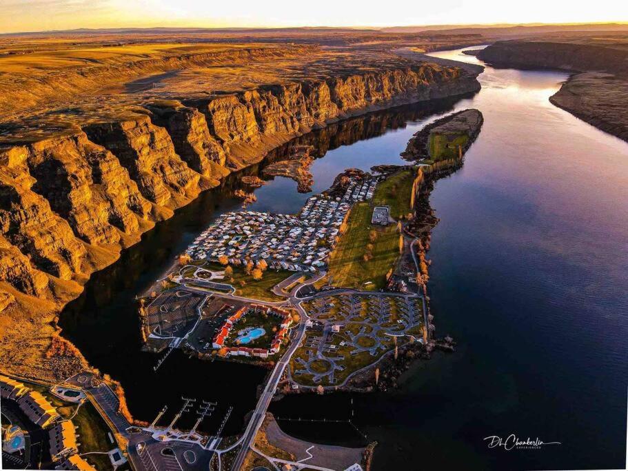 Crescent Bar Waterfront Home- Private Beach, Water Views, Hiking, Golf ...