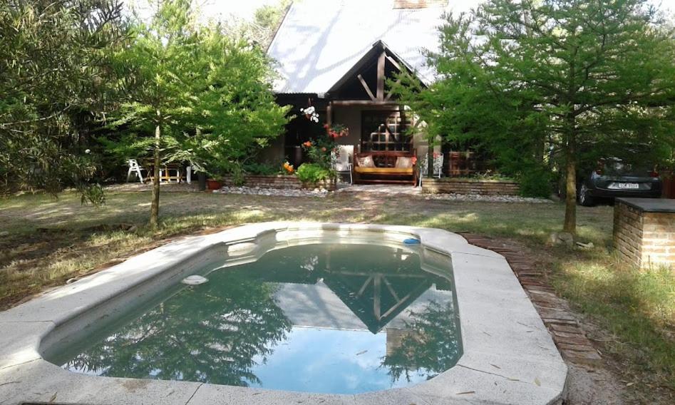 Travel guide Cuchilla Alta, Uruguay - Where to Sleep & Things to Do