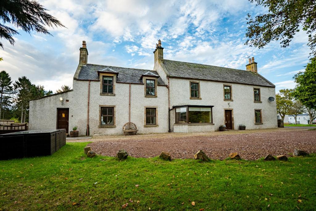 The Farmhouse, 6 bed property, Forres, Forres (updated prices 2025)