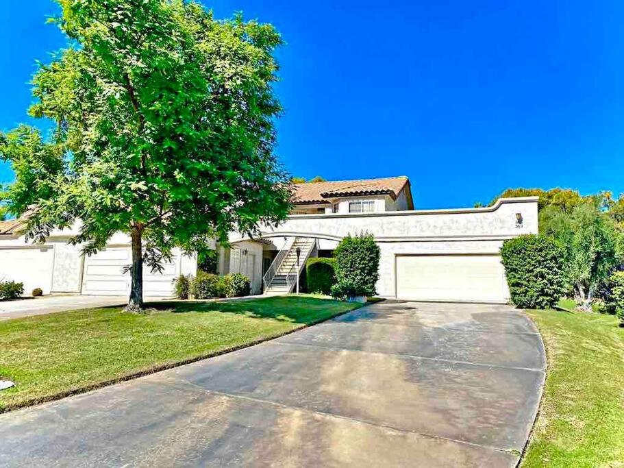 Desert Falls 1st Floor Condo, Pool/gym/golf View - Joshua Tree National Park