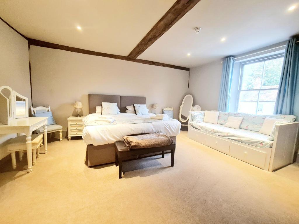 The Harvard Inn, Stock (updated prices 2025)