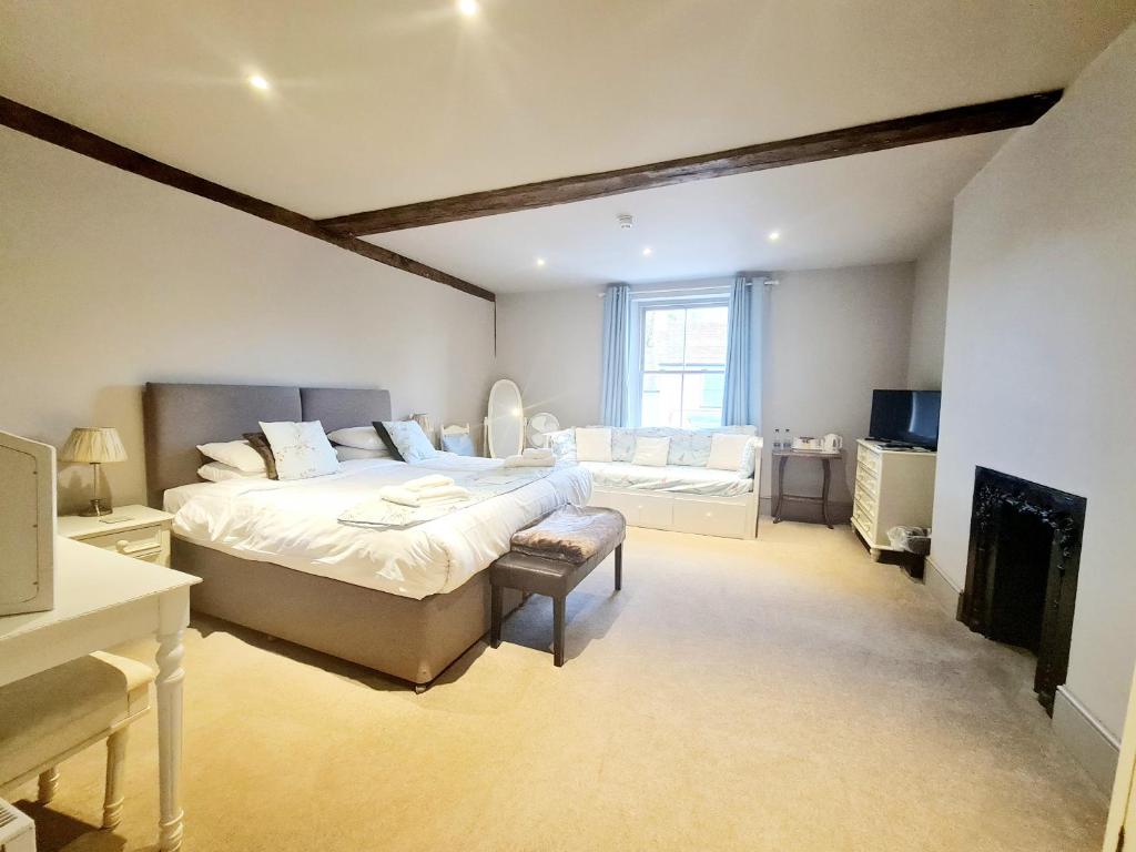 The Harvard Inn, Stock (updated prices 2025)