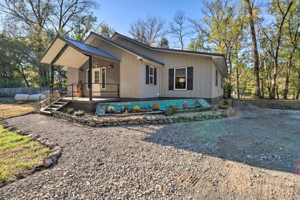 Riverfront Heaven on the White with Covered Patio!, Norfork (updated ...
