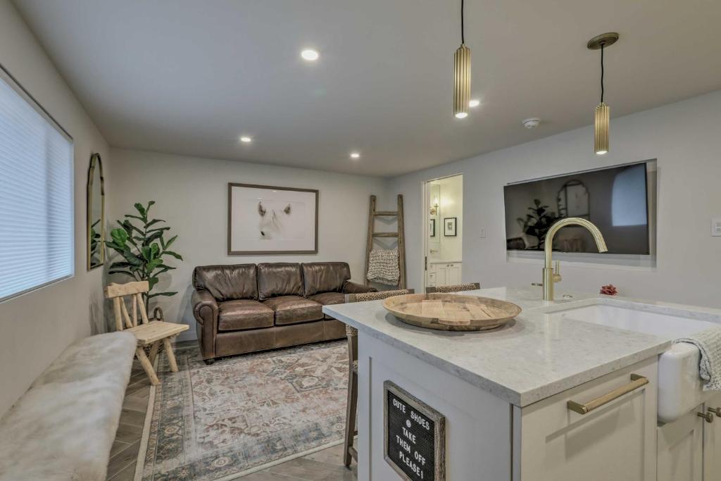 Aspen Condo with Mountain Views and Ski Access!, Aspen (updated prices ...