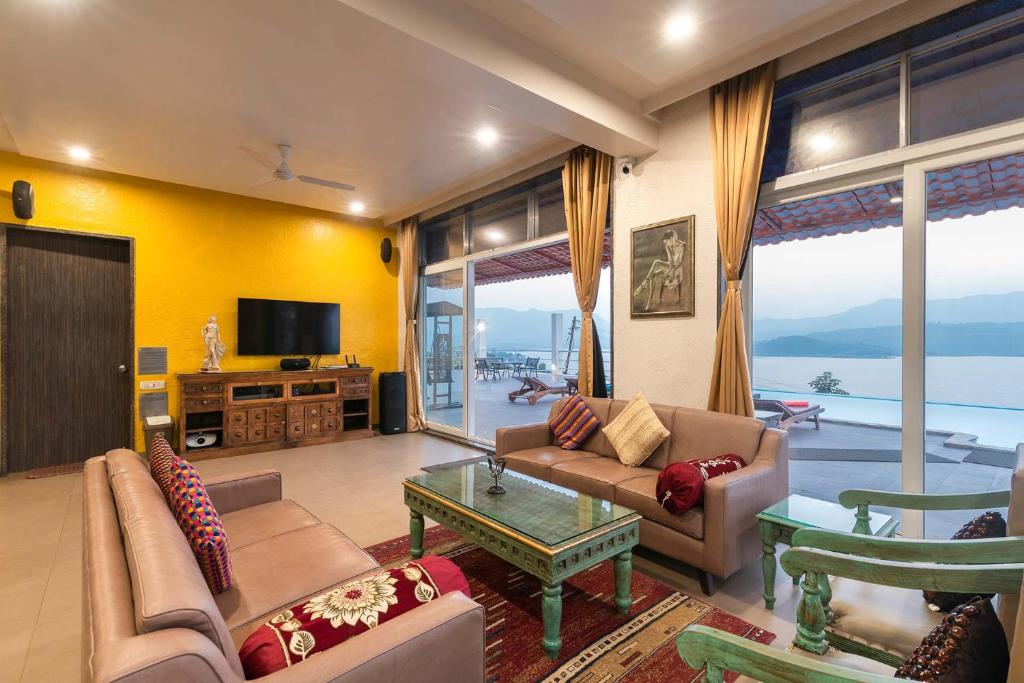 StayVista's Princess - A Villa with Infinity Pool & Breathtaking Views ...