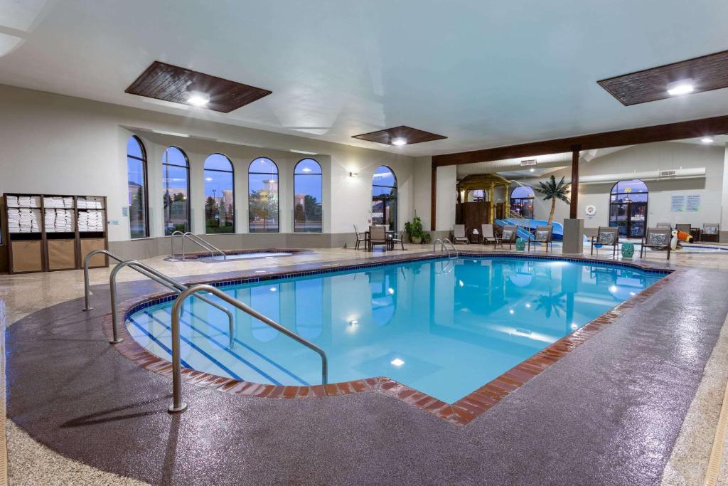Wingate by Wyndham Wisconsin Dells Waterpark, Wisconsin Dells (updated ...