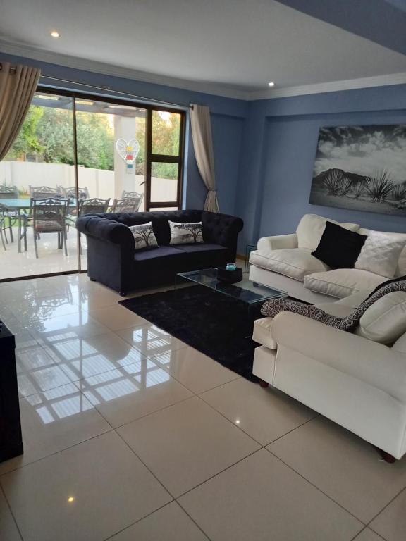 740 Leloko, Hartbeespoort (updated prices 2025)