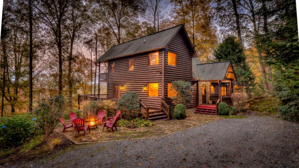 Highland Nook - Pet Friendly | Mountain View | Hot Tub | 3 Kings | Finnish Sauna - Mineral Bluff, GA