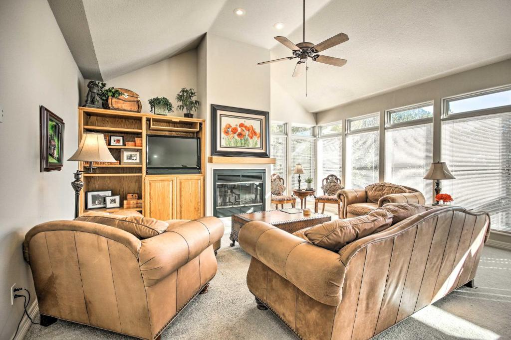 Home with Deck Near Lake Avalon, Boat Ramp and Golf!, Bella Vista ...