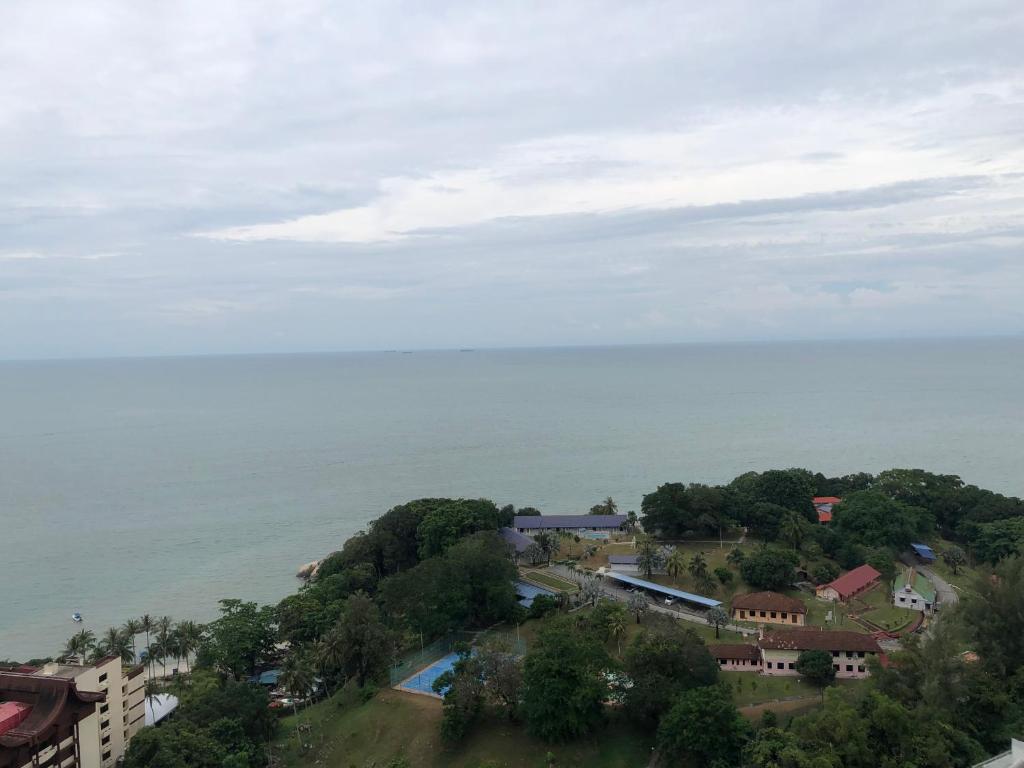 Beach Resort HOME STAY SRI SAYANG 05 APARTMENT BATU FERRINGHI 2BEDROOM ...