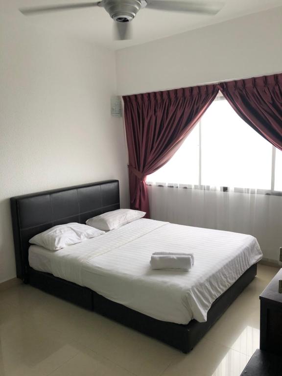 Beach Resort HOME STAY SRI SAYANG 05 APARTMENT BATU FERRINGHI 2BEDROOM ...