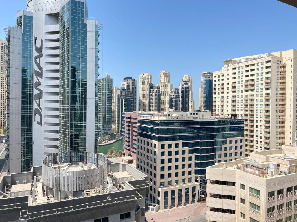 Luxury Room with Marina view close to JBR Beach and Metro with Shared Kitchen, Dubai (updated ...