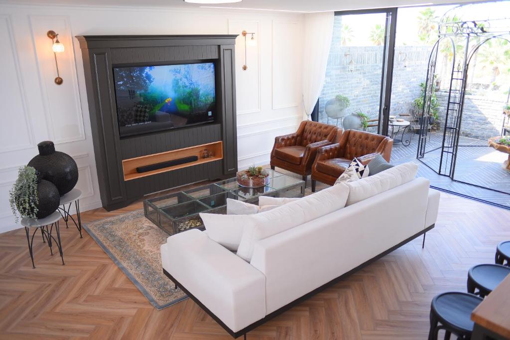 White House vip, Ashdod – Updated 2024 Prices