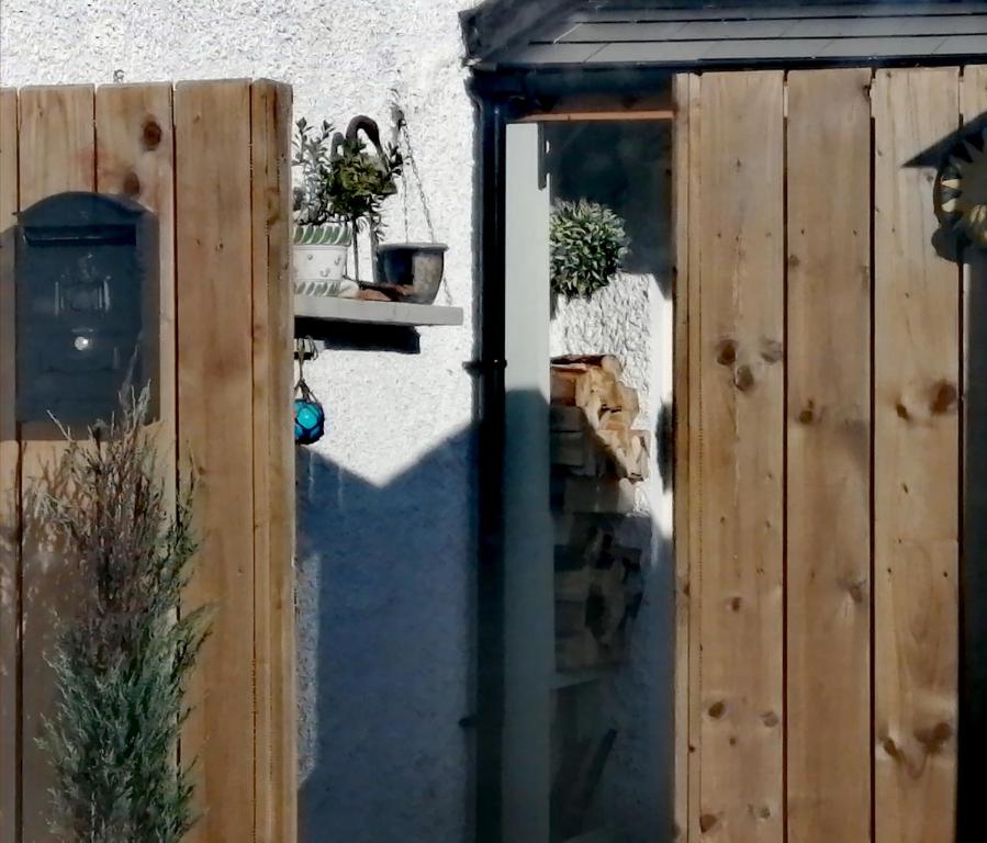 Castle Hill Cottage & Paddlers Retreat, Ballywalter, UK - Booking.com