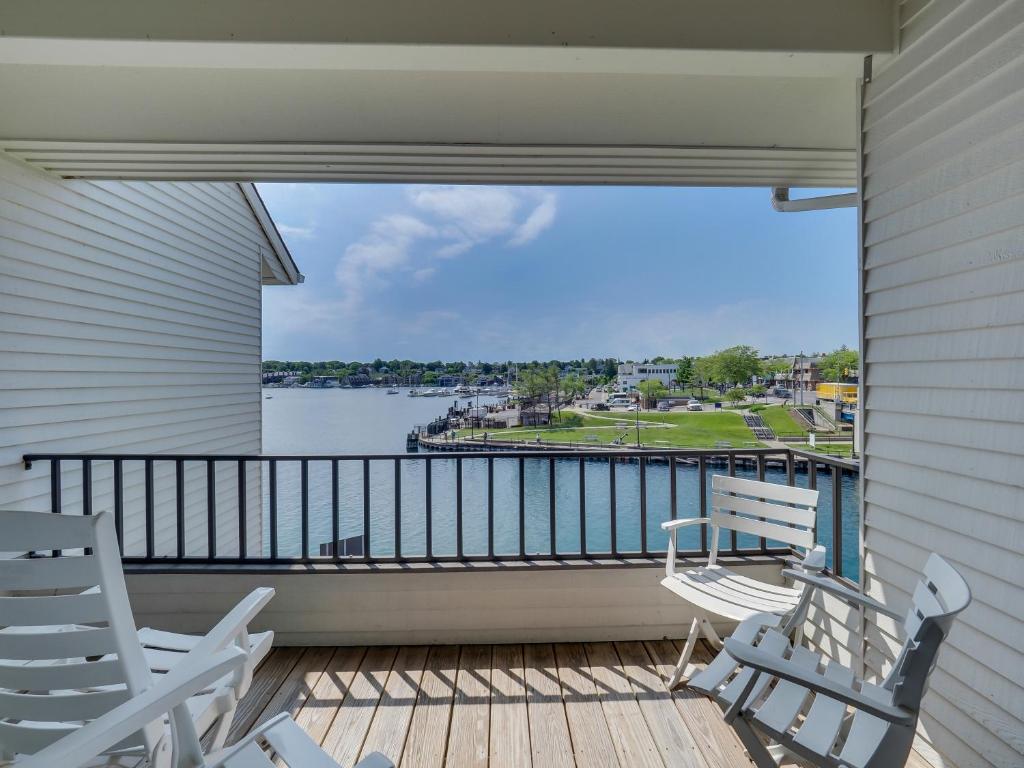 357 Edgewater Inn, Charlevoix (updated prices 2025)