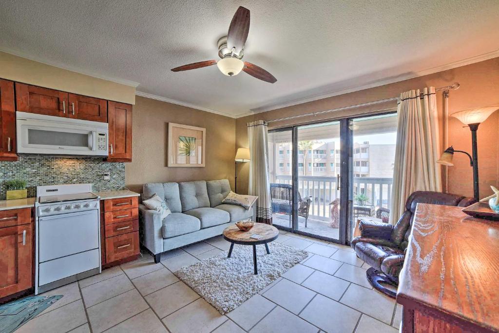 Resort-Style Condo with Balcony on North Beach!, Corpus Christi ...