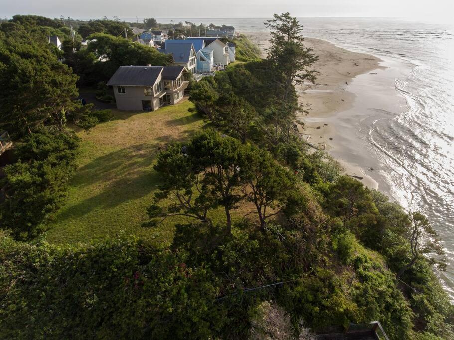 Panoramic Promontory: Bay View Beach House, Waldport (updated prices 2025)
