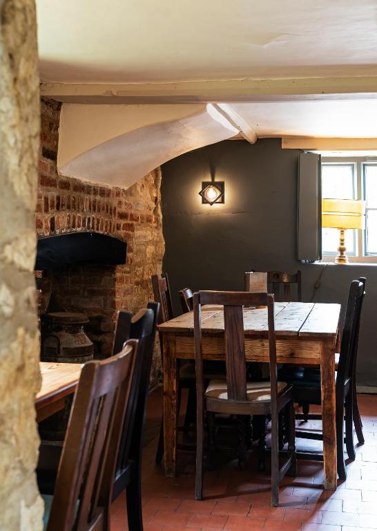 The Dinton Hermit, Dinton (updated prices 2025)