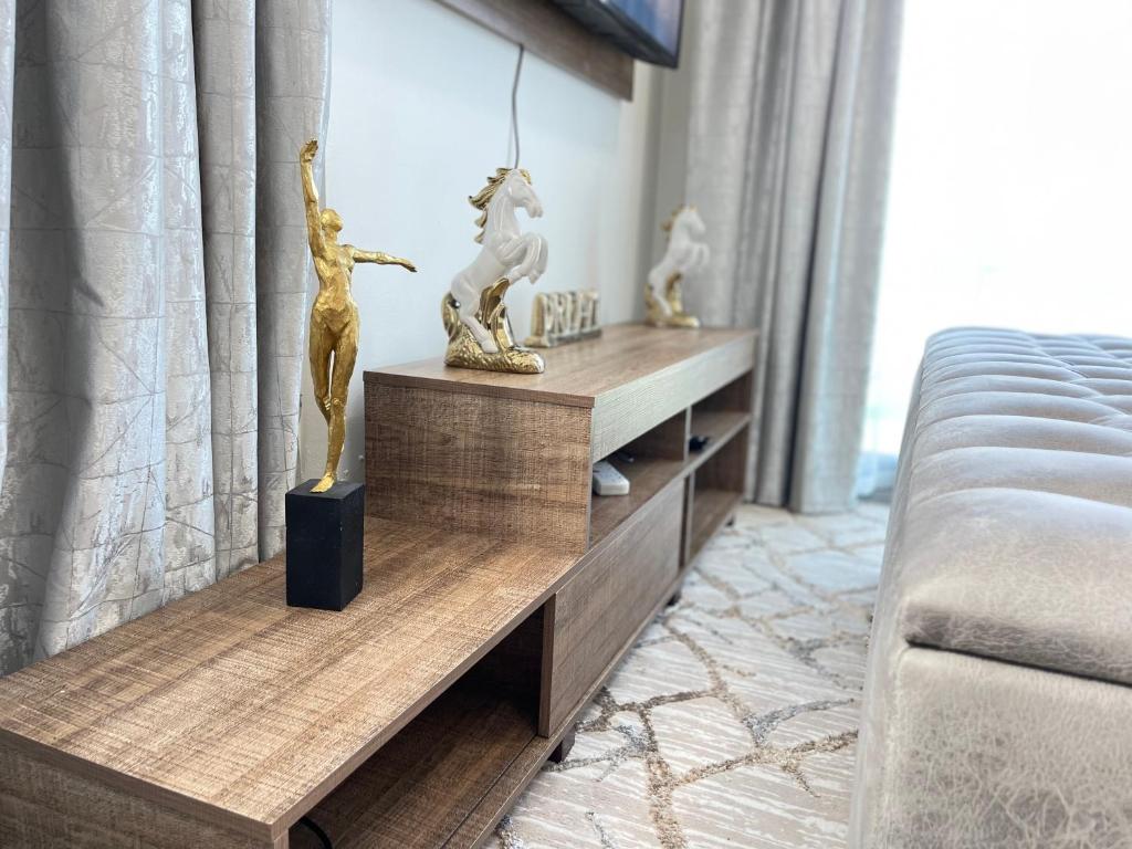 Luxury Room with Marina view close to JBR Beach and Metro with Shared Kitchen, Dubai (updated ...