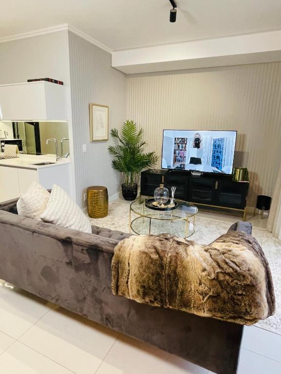 Luxury Airconditioned Unit at Ellipse MallofAfrica, Midrand (updated ...