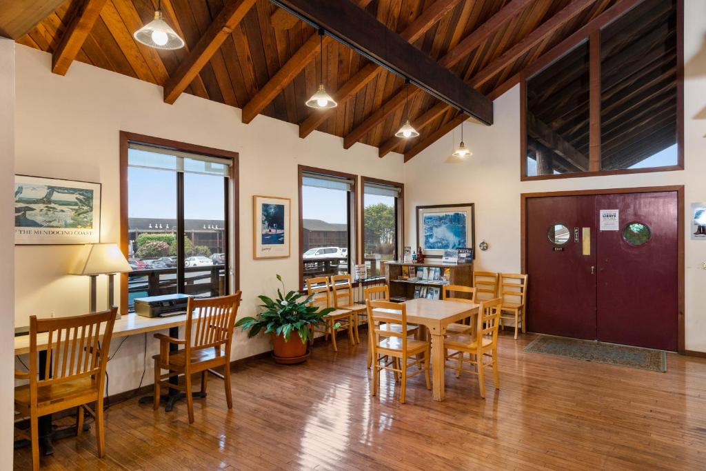 Harbor Lite Lodge, Fort Bragg (updated prices 2025)