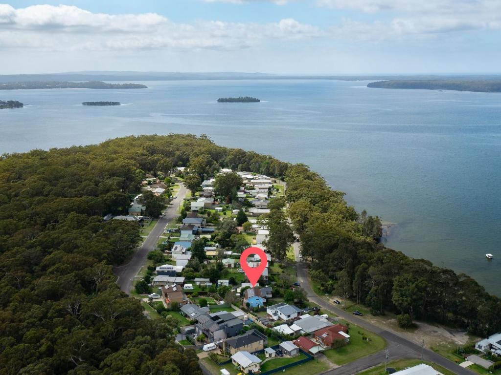 Tranquil Waterside Haven on the Shores of St Georges Basin, St Georges ...