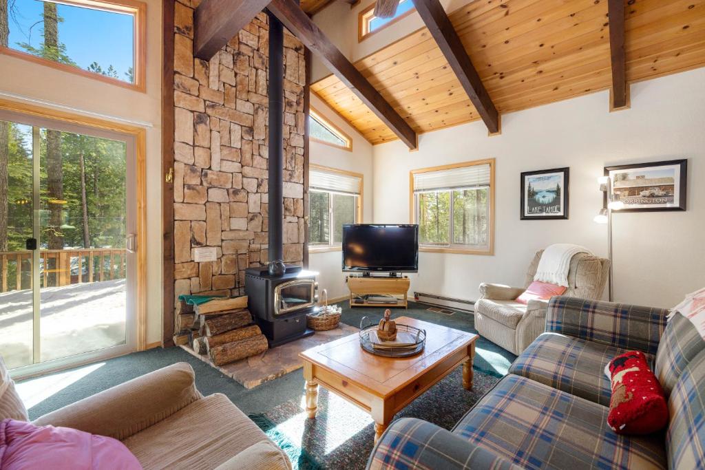 Bearfoot Retreat, Camp Connell (updated prices 2026)