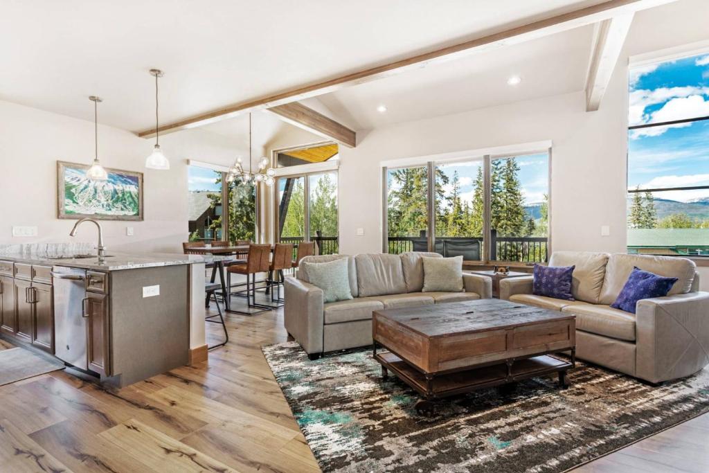 Treehouse Village 323, Silverthorne (updated prices 2026)