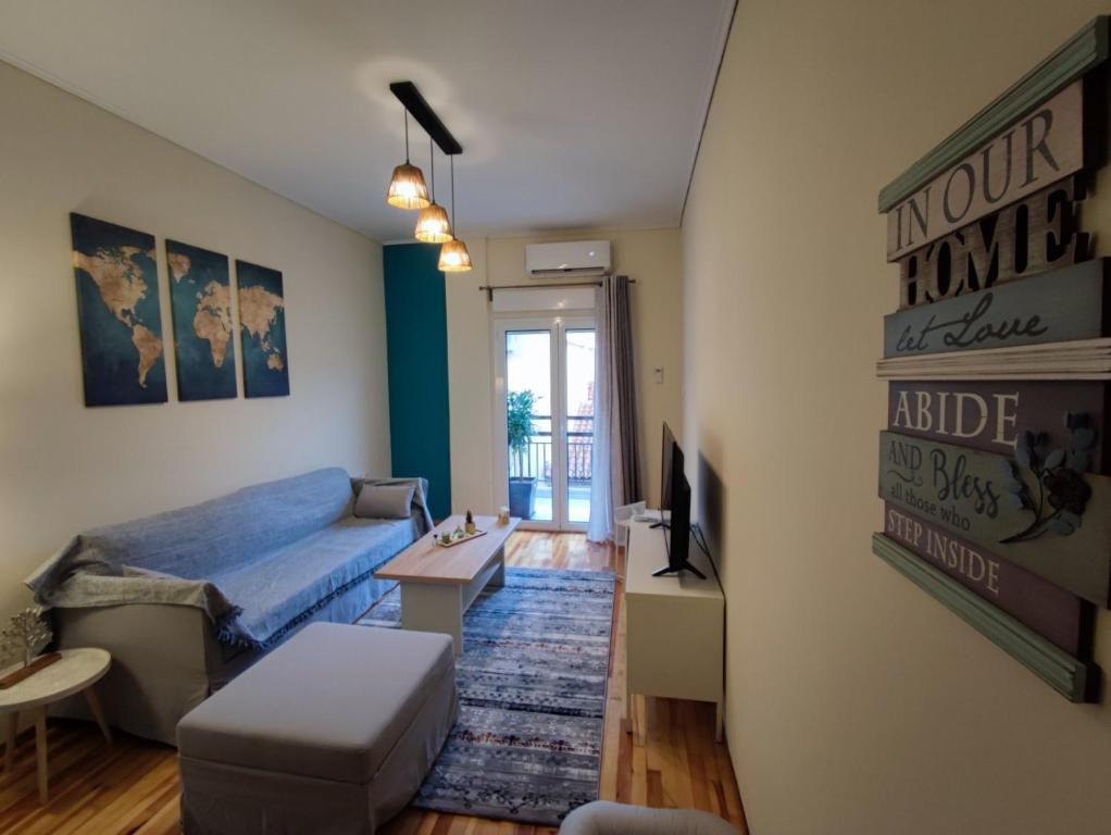 Wood & White apartment in historic center with 2 bedrooms - Янина