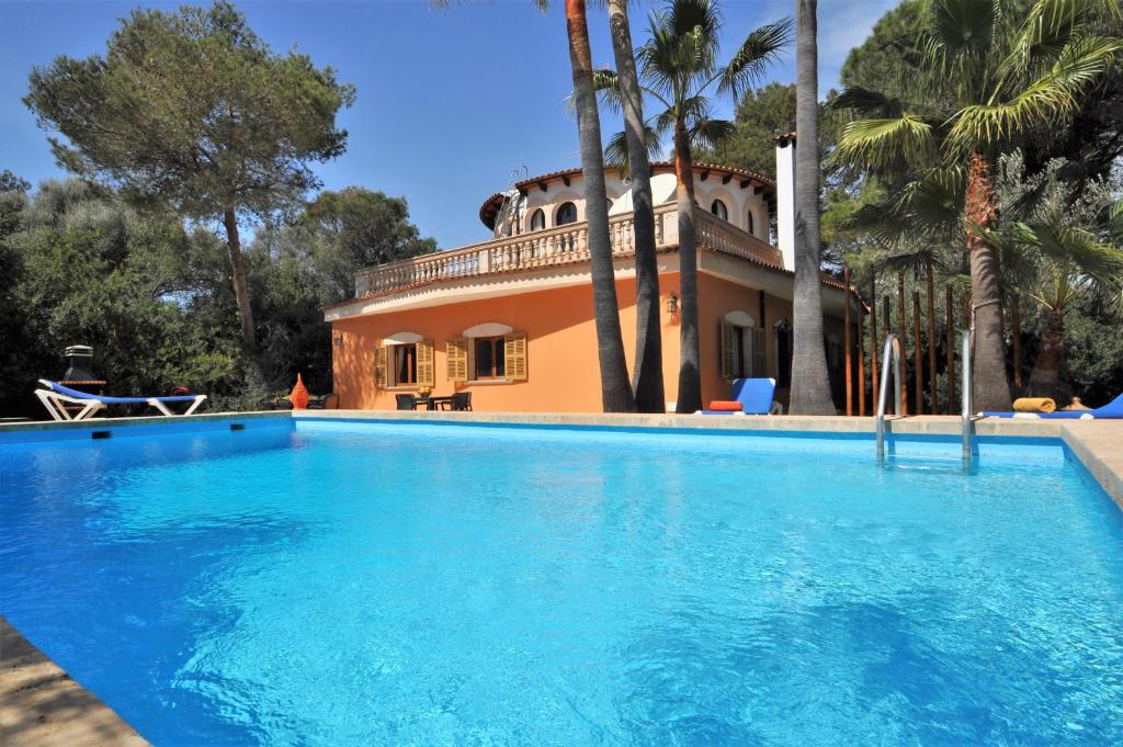 Beautiful 5-Bed House quiet area close to Campos - Mallorca