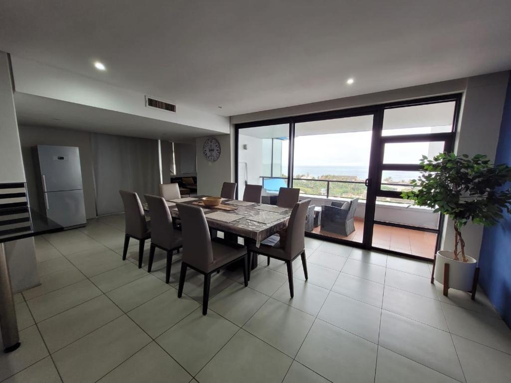 Accommodation Front - Exquisite 6 Sleeper Apartment with Ocean Views ...