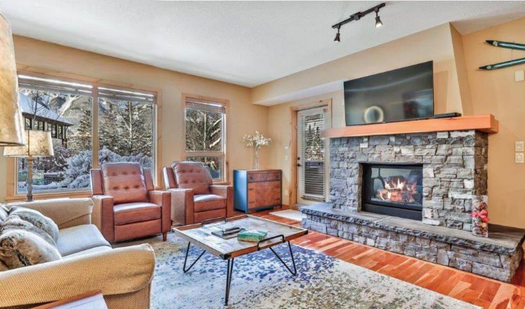 Luxurious Rundle Cliffs Lodge in Spring Creek, Canmore (updated prices ...